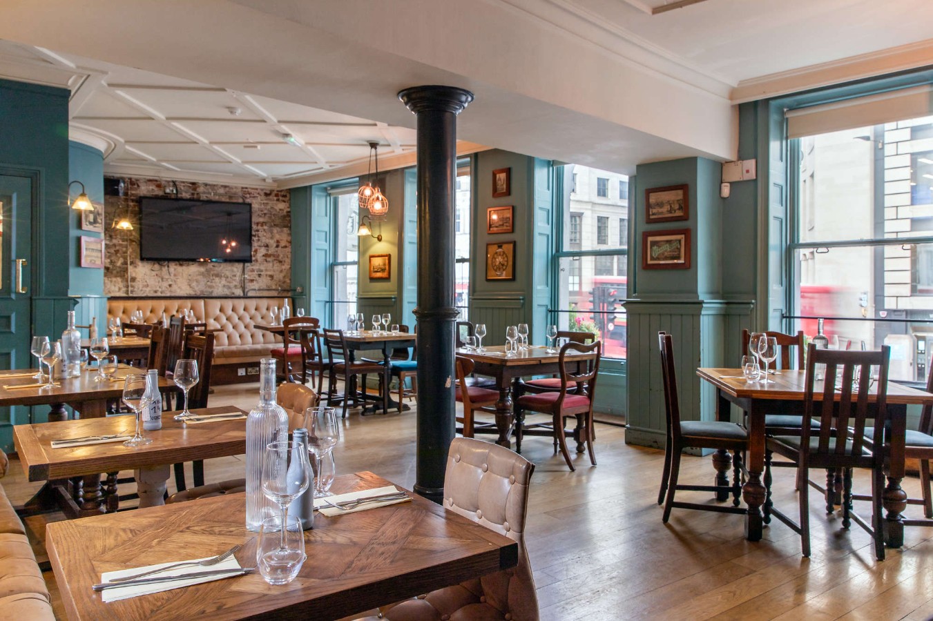 The Albion | Pub, bar & restaurant in the City of London
